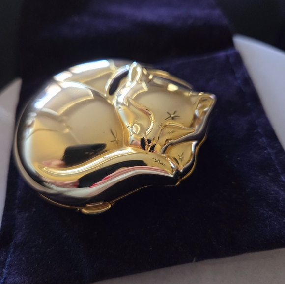 Estee Lauder | Other | Estee Lauder Cat Nap Refillable Compact Gold ...